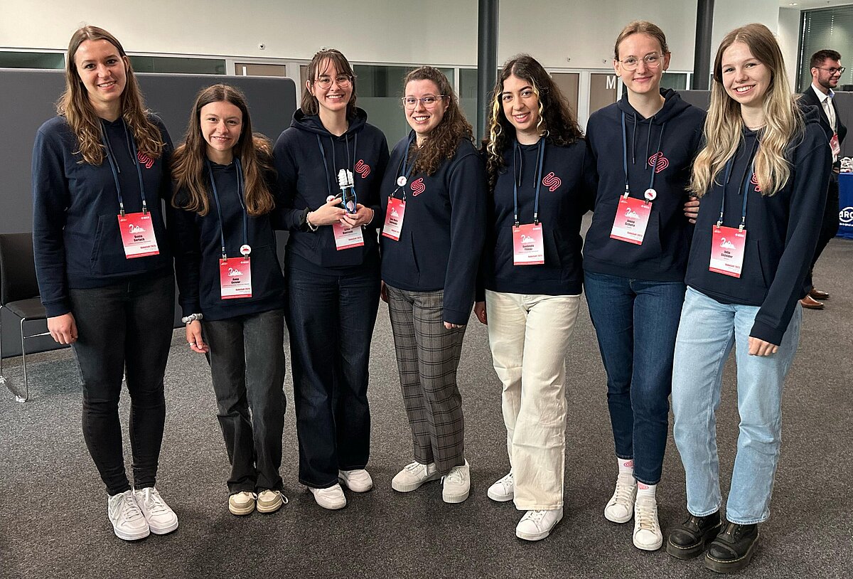 The match team takes 4th place in the RoboSoft Competition: SPP 2100 Soft Material Robotics